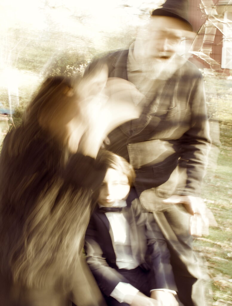 Theatre Groups AKHE & KREPSKO: 17 1/2 Wrong Movements - Aura Of Puppets